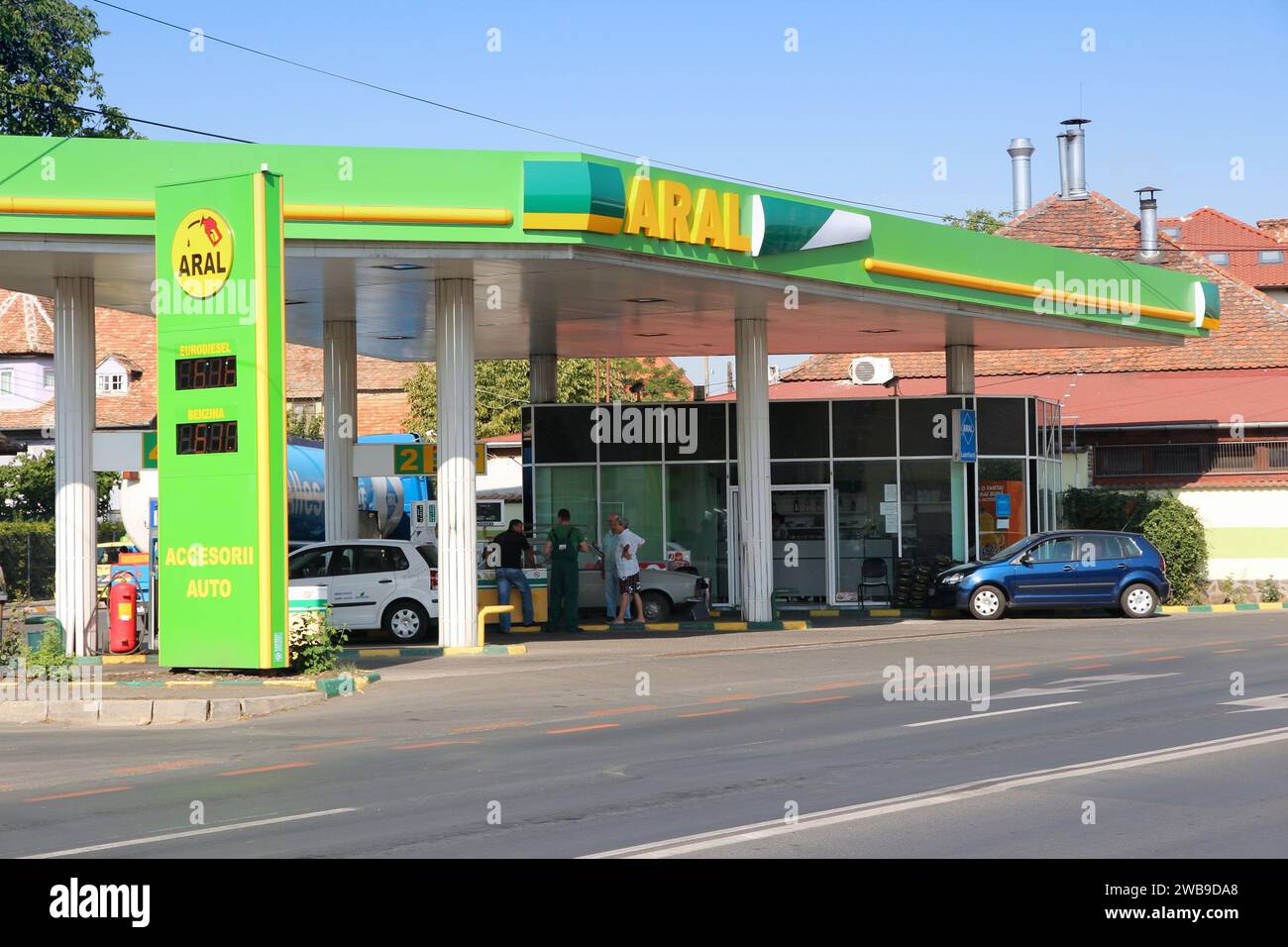 Fill up stations hi-res stock photography and images - Alamy