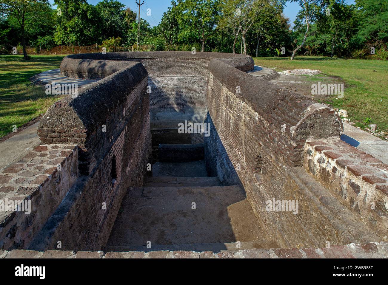 Well shaft hi-res stock photography and images - Alamy