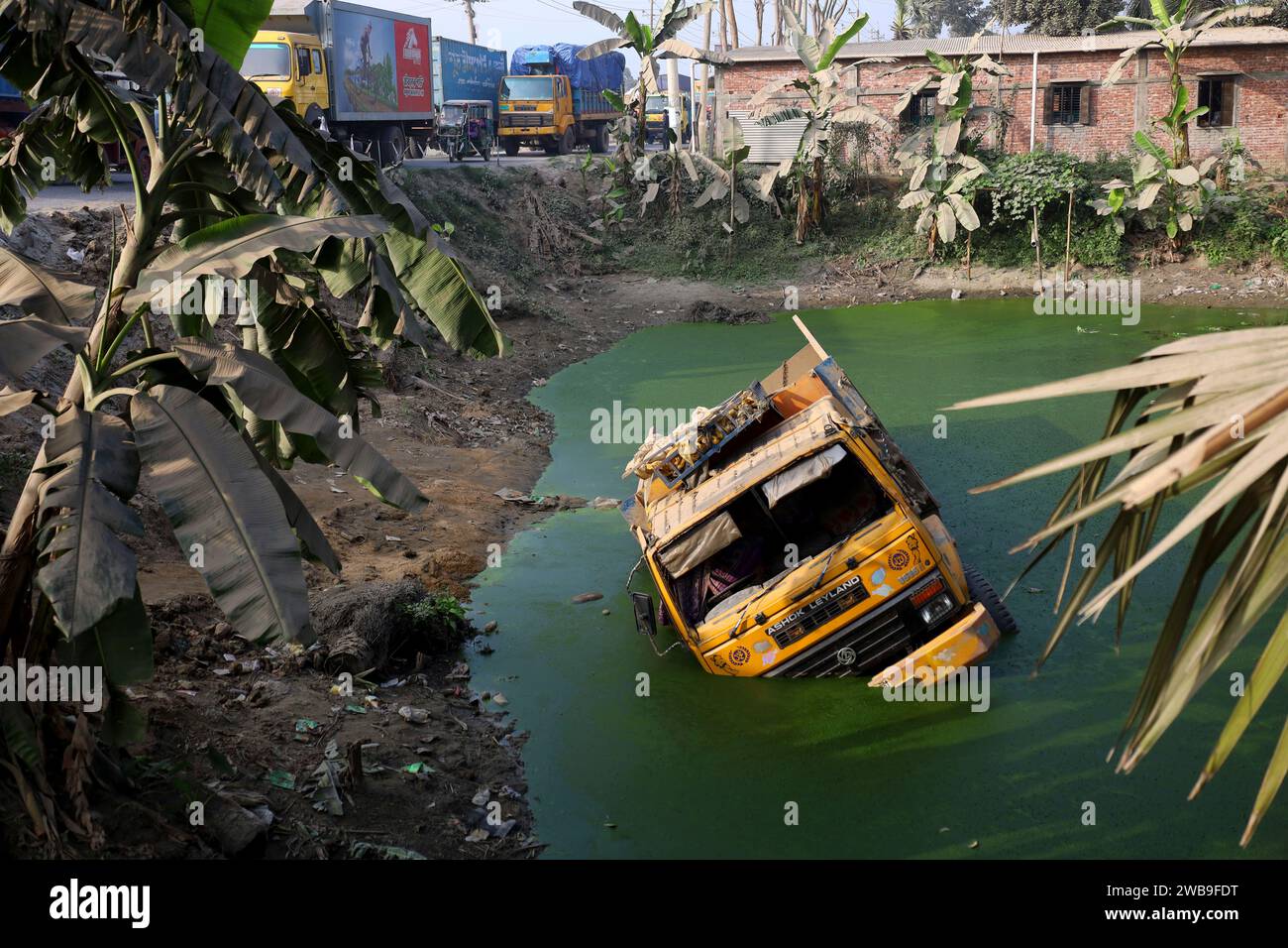 Overloading image hi-res stock photography and images - Alamy