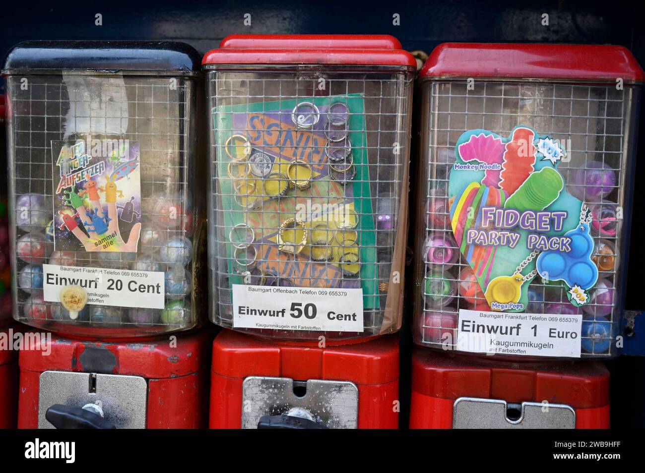 Kinder vending hi-res stock photography and images - Alamy