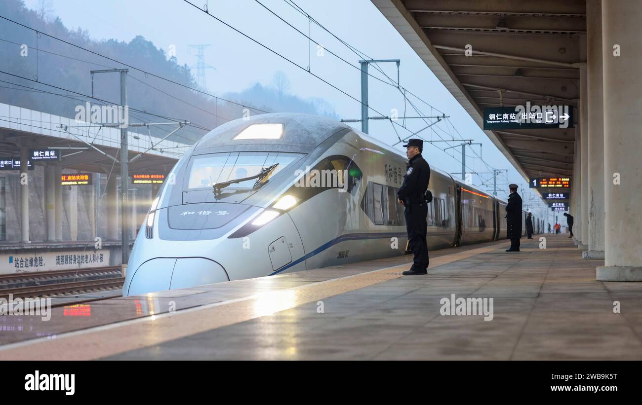 (240109) -- BEIJING, Jan. 9, 2024 (Xinhua) -- A high-speed train is ...