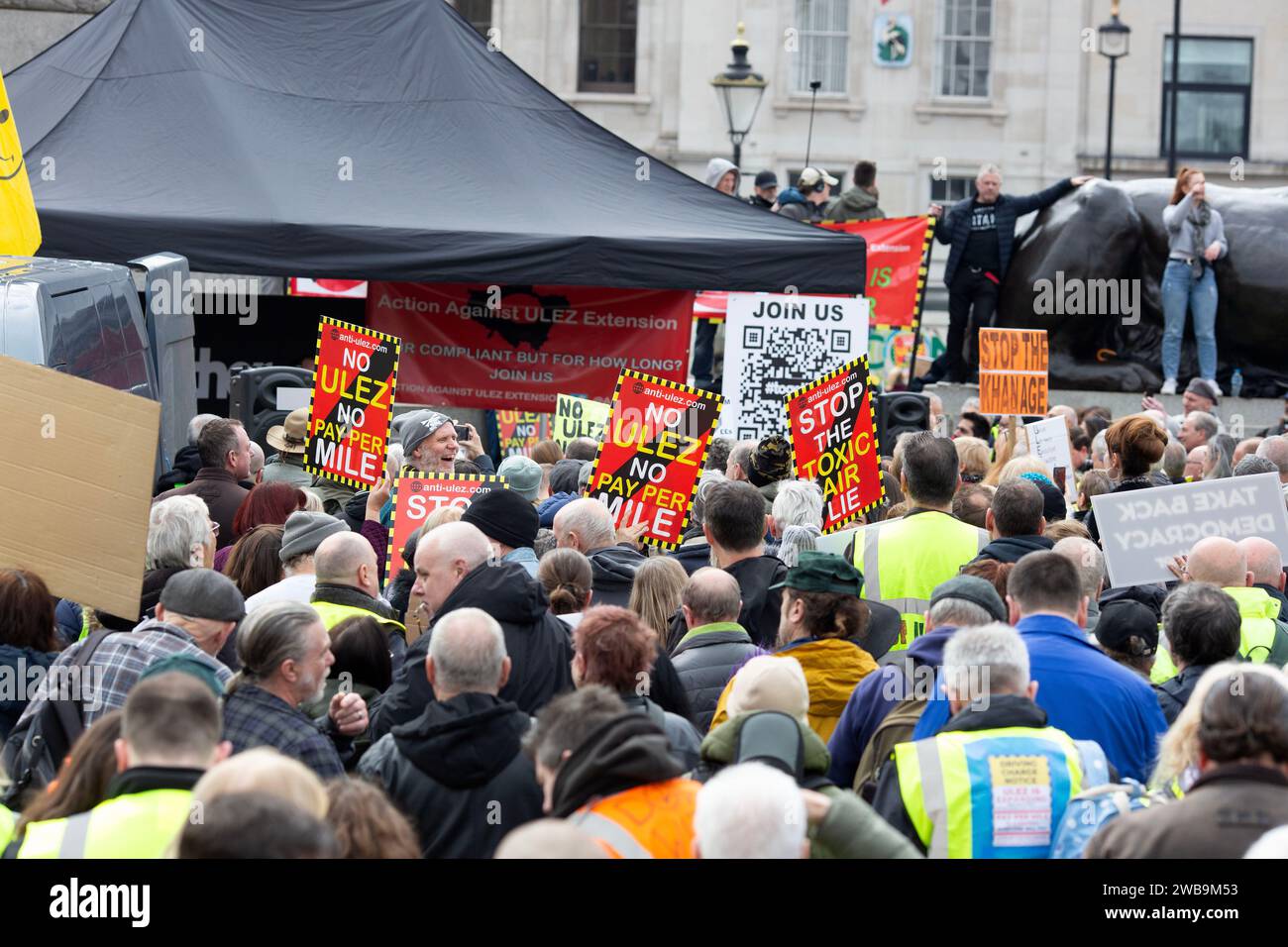 Protesters gather during an anti-ULEZ expansion protest around ...