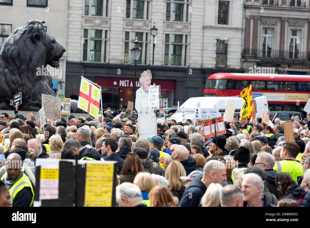 Protesters gather during an anti-ULEZ expansion protest around ...