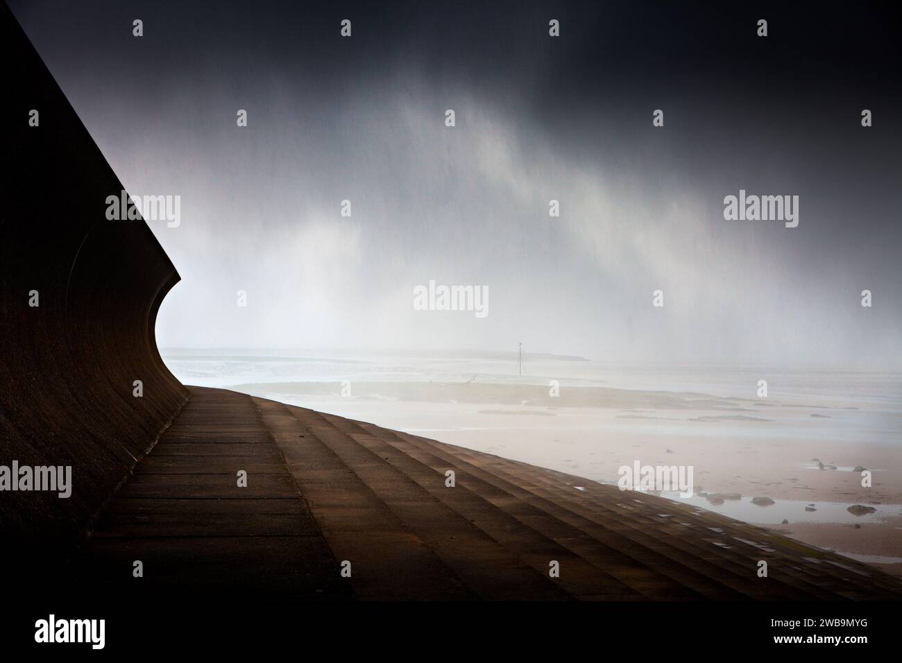 Stone wall sea defences hi-res stock photography and images - Alamy