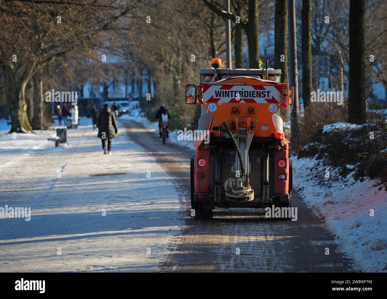 Hamburg, Germany. 09th Jan, 2024. A winter service vehicle from the ...