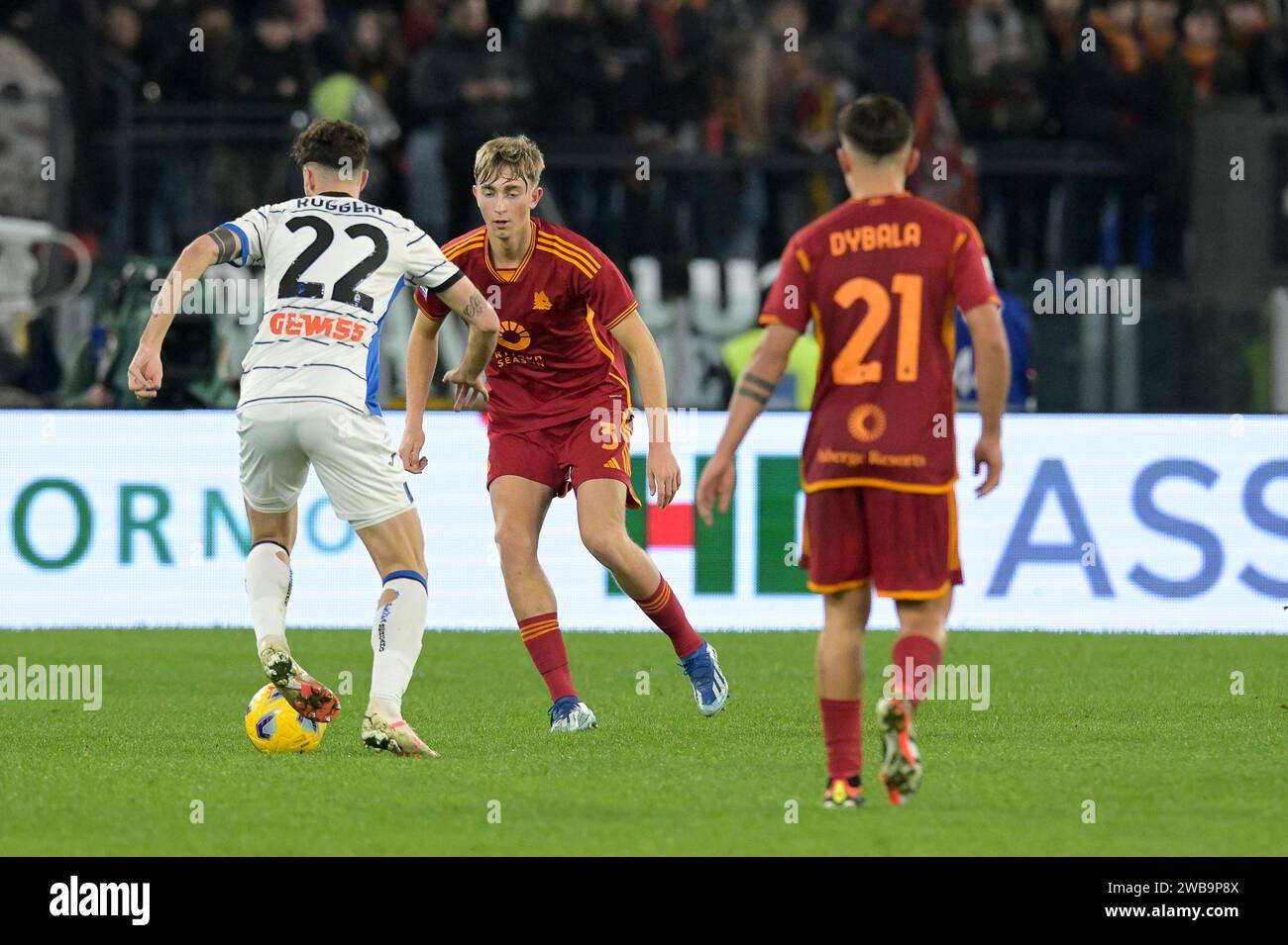 Matteo Ruggeri of Atalanta BC and Dean Huijsen of AS Roma during Serie ...