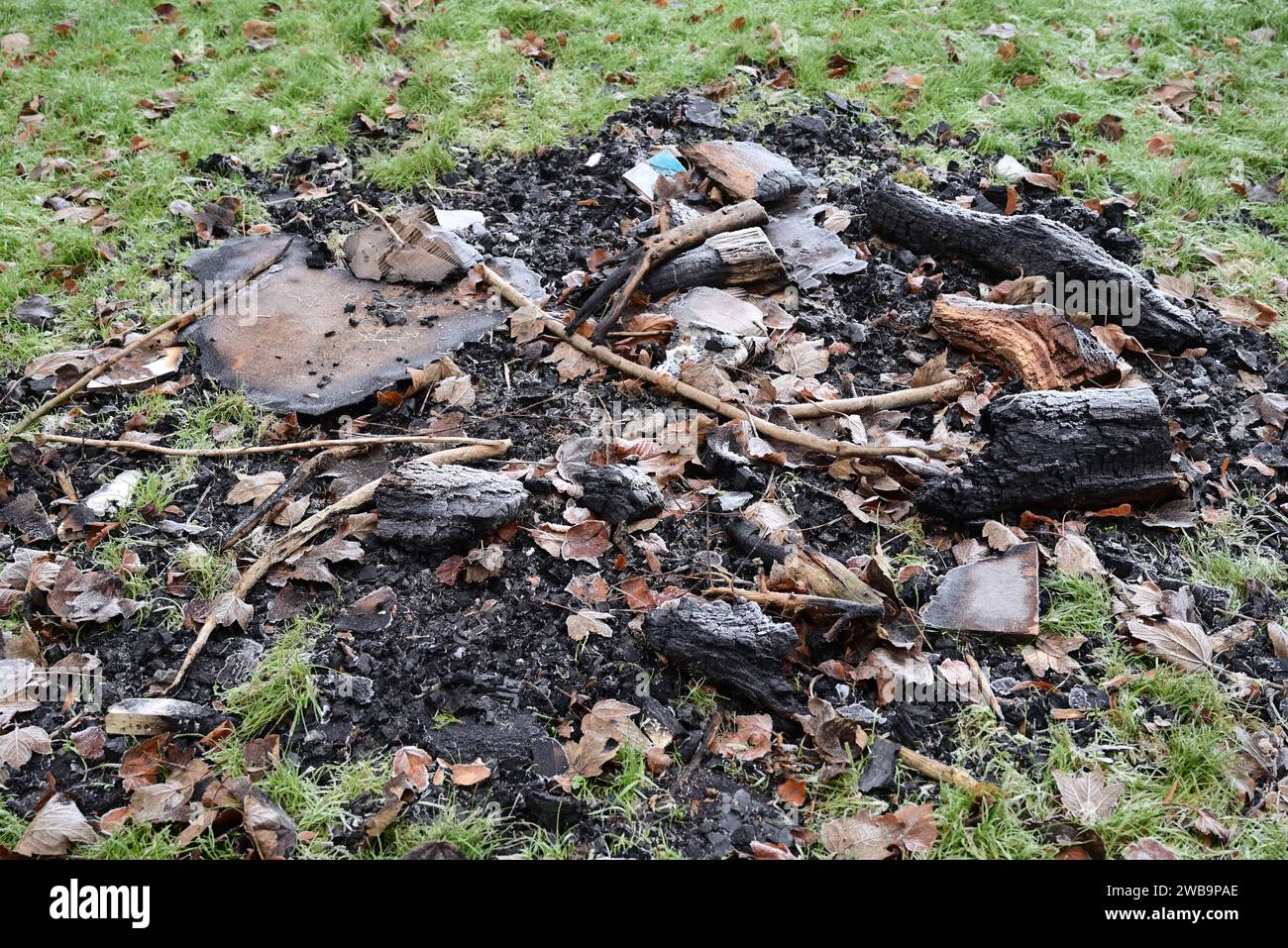 The charred remains of an outdoor bonfire Stock Photo - Alamy
