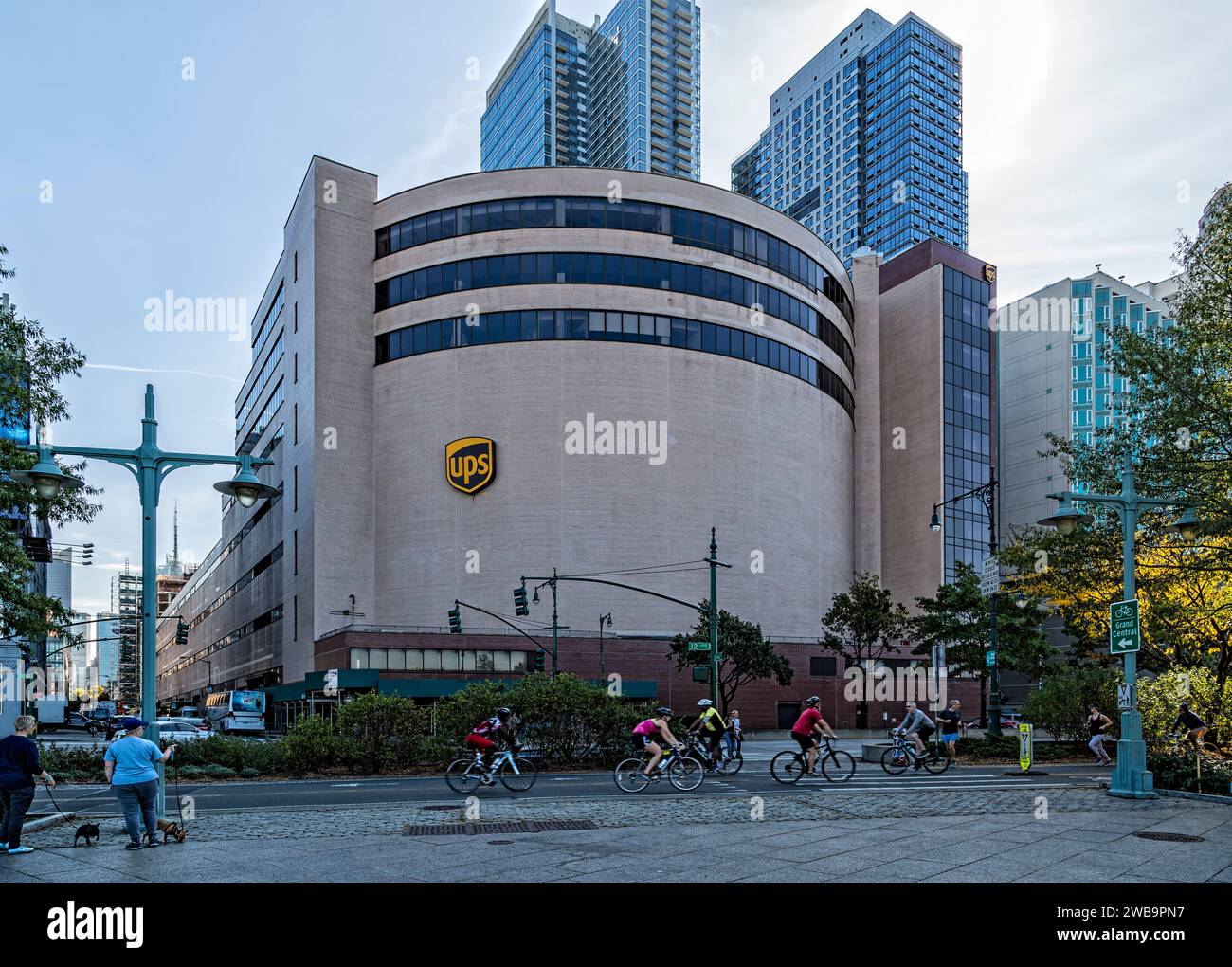 657 west 43rd st hi-res stock photography and images - Alamy