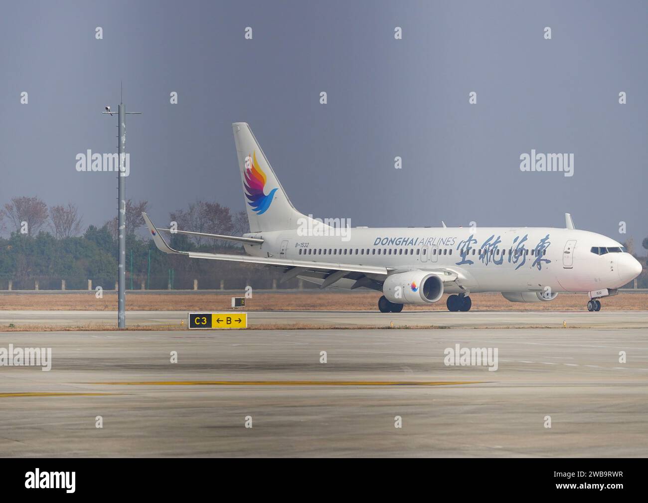 Yichang, China. 09th Jan, 2024. A Donghai Airlines passenger plane is ...