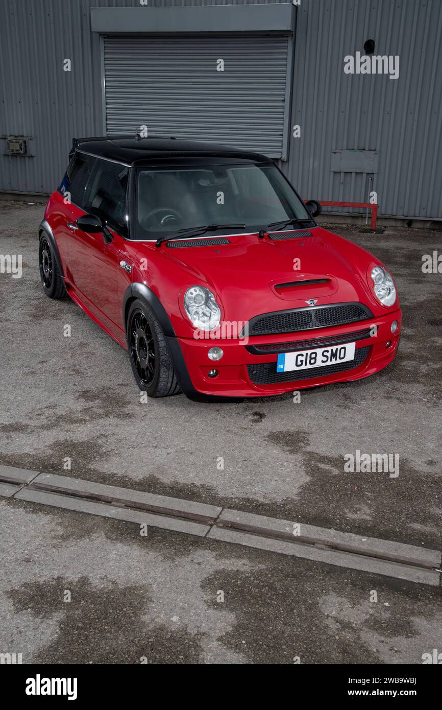 2000s car driving hi-res stock photography and images - Alamy