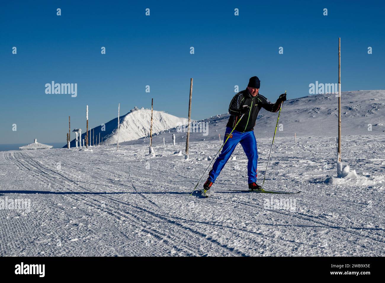 Pec Pod Snezkou, Czech Republic. 09th Jan, 2024. People enjoy sunny ...