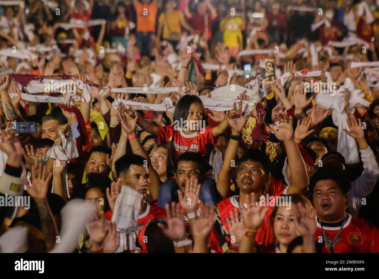 Manila, Philippines. 09th Jan, 2024. Devotees waves their hand towels ...