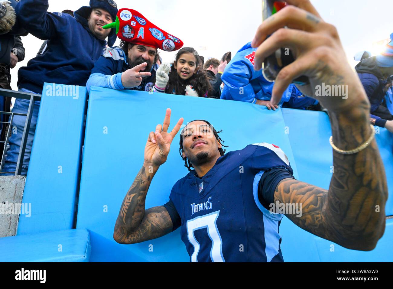 Tennessee Titans cornerback Sean Murphy-Bunting (0) interacts with fans ...