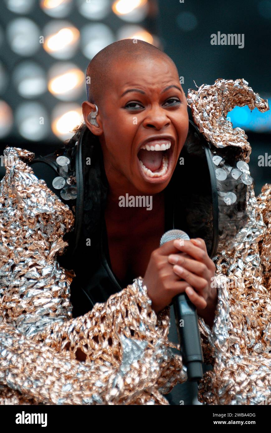 Skin singer hi-res stock photography and images - Alamy