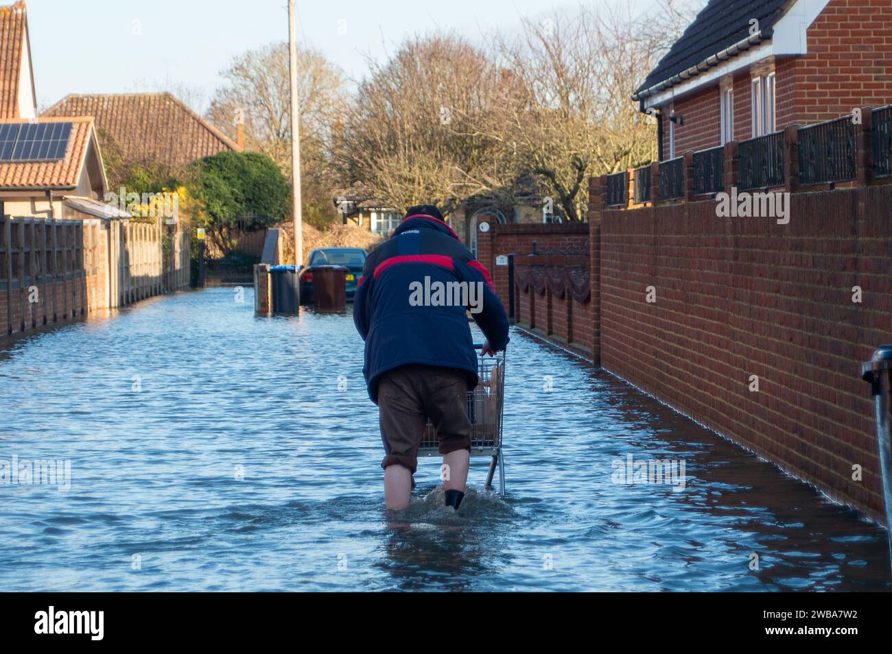 Staines upon Thames, Surrey, UK. 9th January, 2024. A closed road due ...
