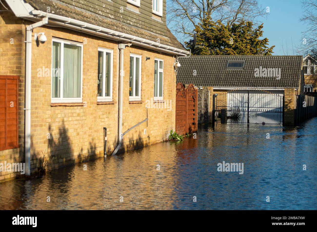 Staines upon Thames, Surrey, UK. 9th January, 2024. A closed road due ...