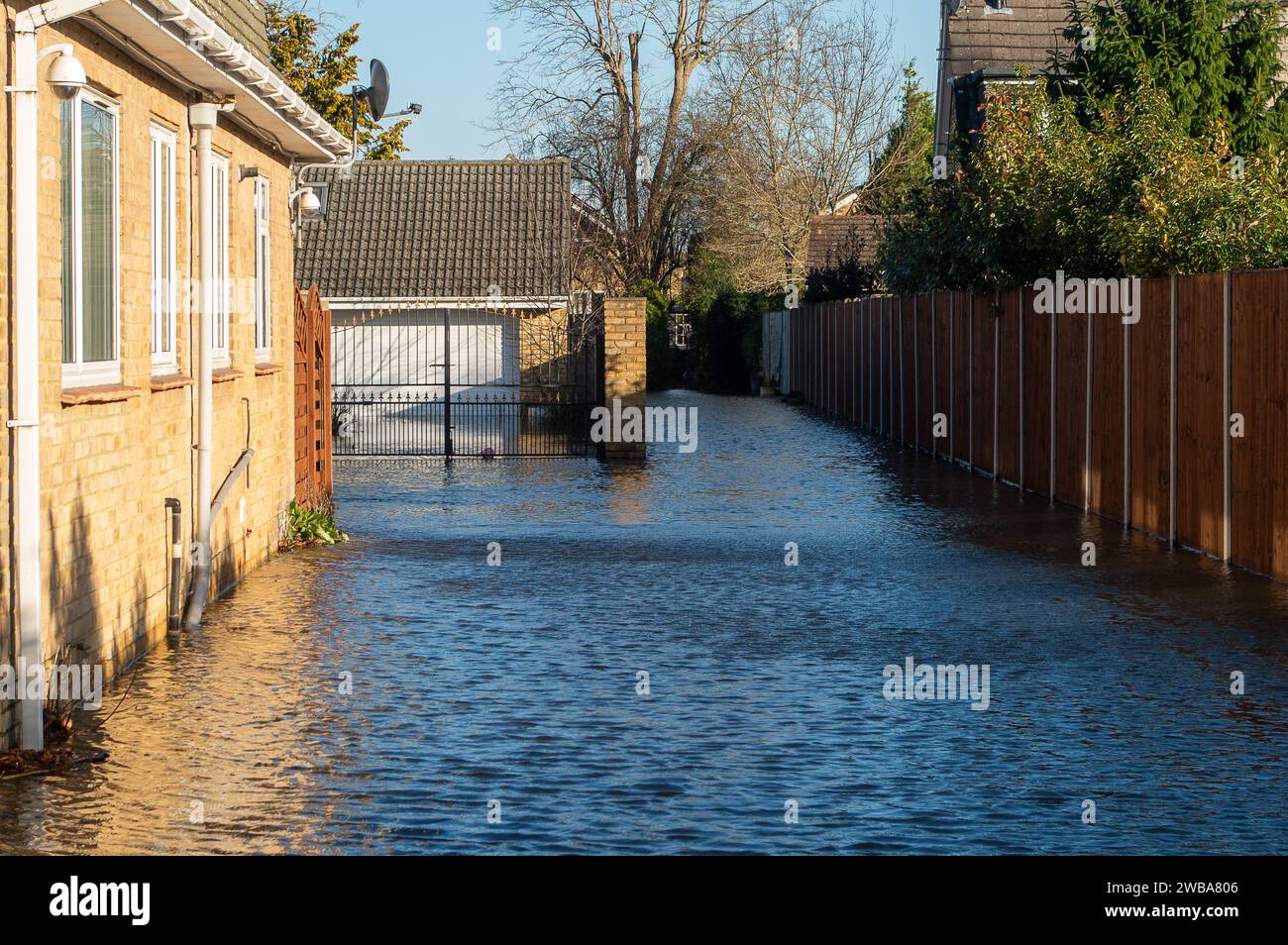 Staines upon Thames, Surrey, UK. 9th January, 2024. A closed road due ...