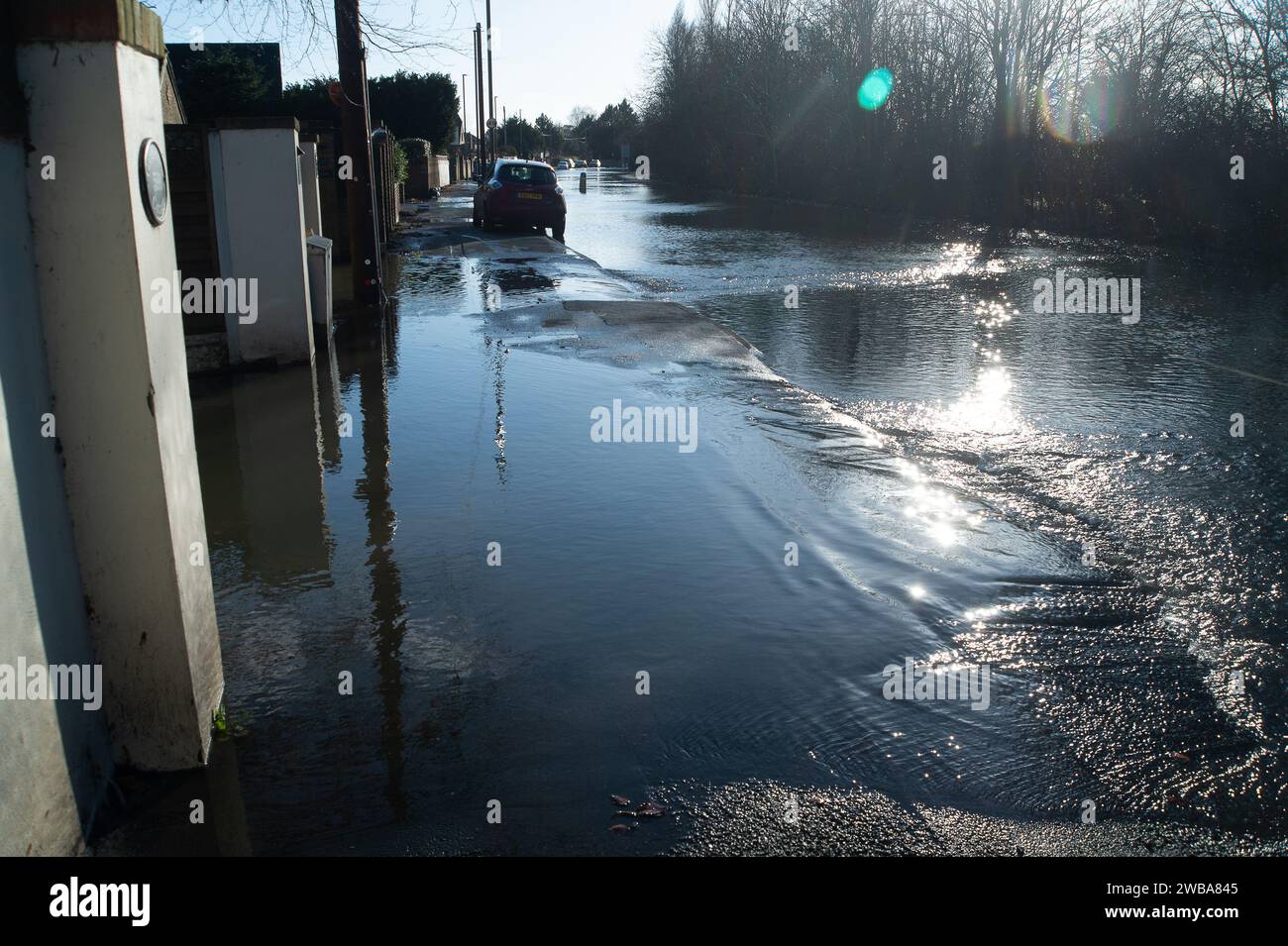 Staines upon Thames, Surrey, UK. 9th January, 2024. A closed road due ...