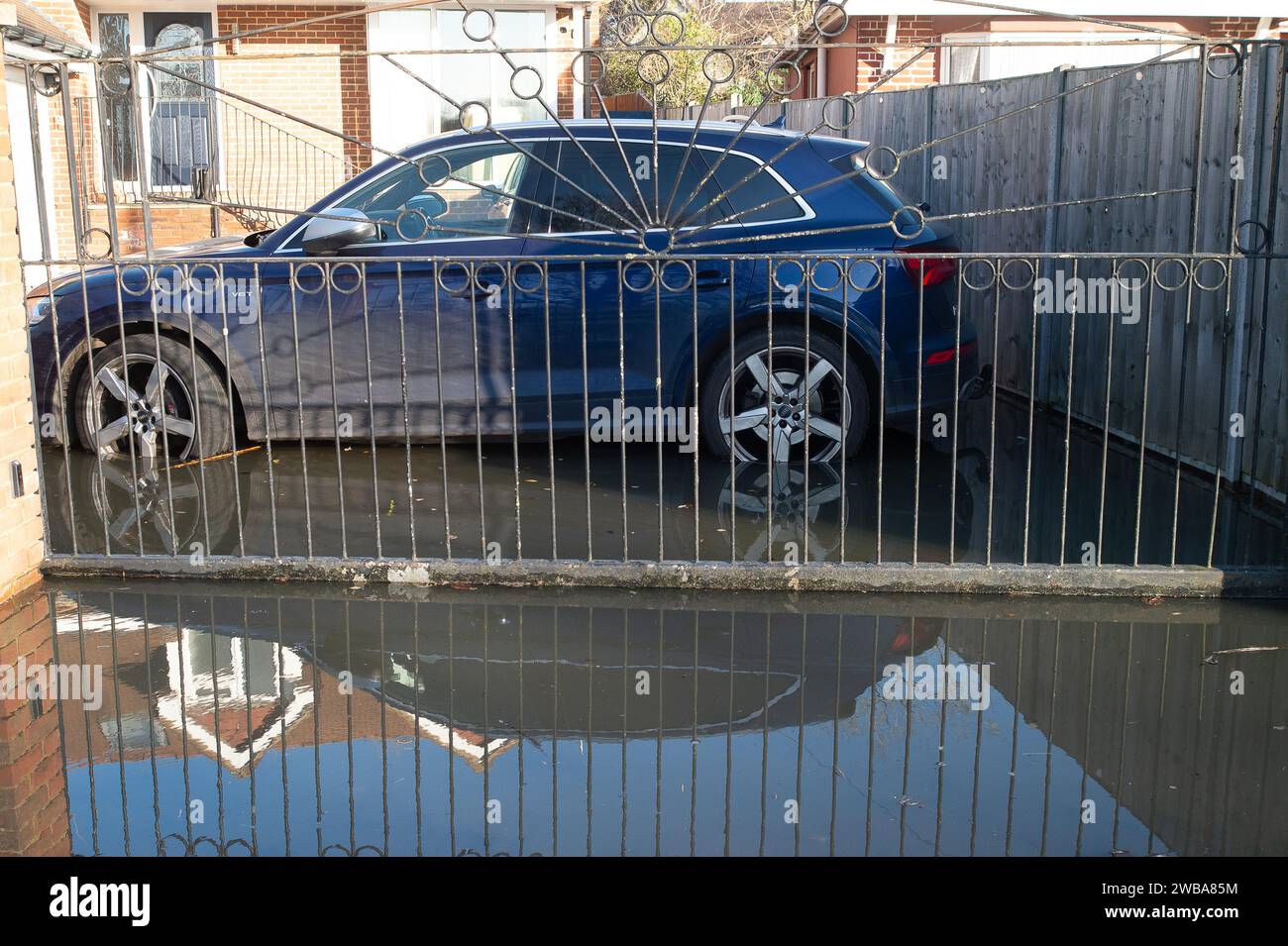 Staines upon Thames, Surrey, UK. 9th January, 2024. A closed road due ...