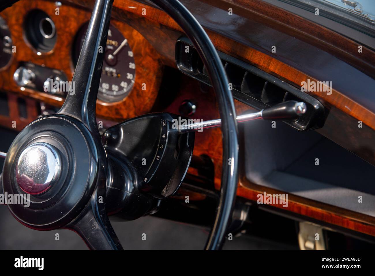 1960 Rolls Royce Silver Cloud convertible classic british car - column ...