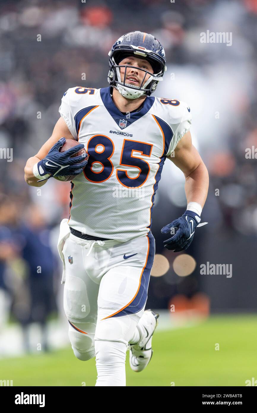 Denver Broncos tight end Lucas Krull (85) warms up before playing ...