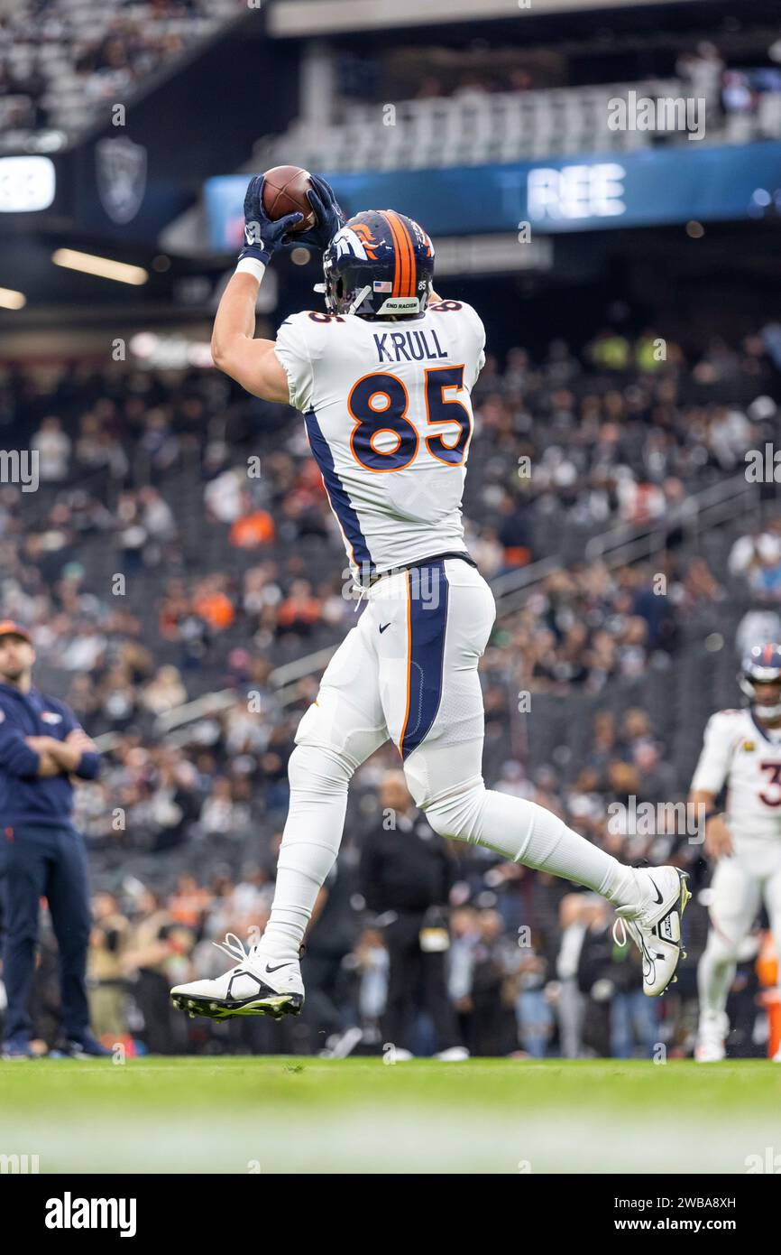 Denver Broncos tight end Lucas Krull (85) warms up before playing ...