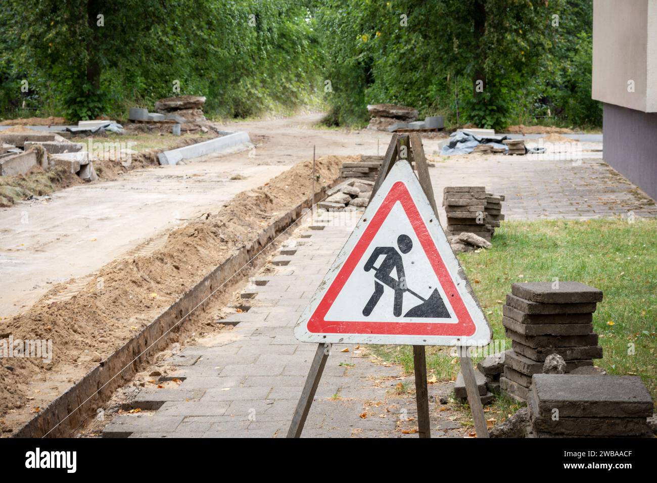 Man digging road work sign hi-res stock photography and images - Alamy