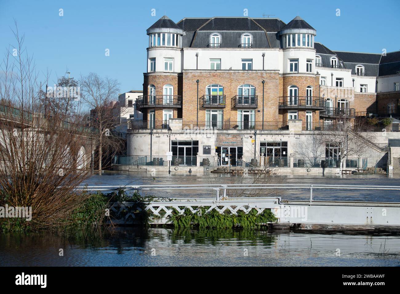 Staines upon Thames, Surrey, UK. 9th January, 2024. The River Thames ...