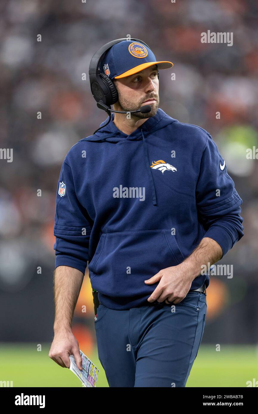 Denver Broncos tight end coach Declan Doyle coaches against the Las ...