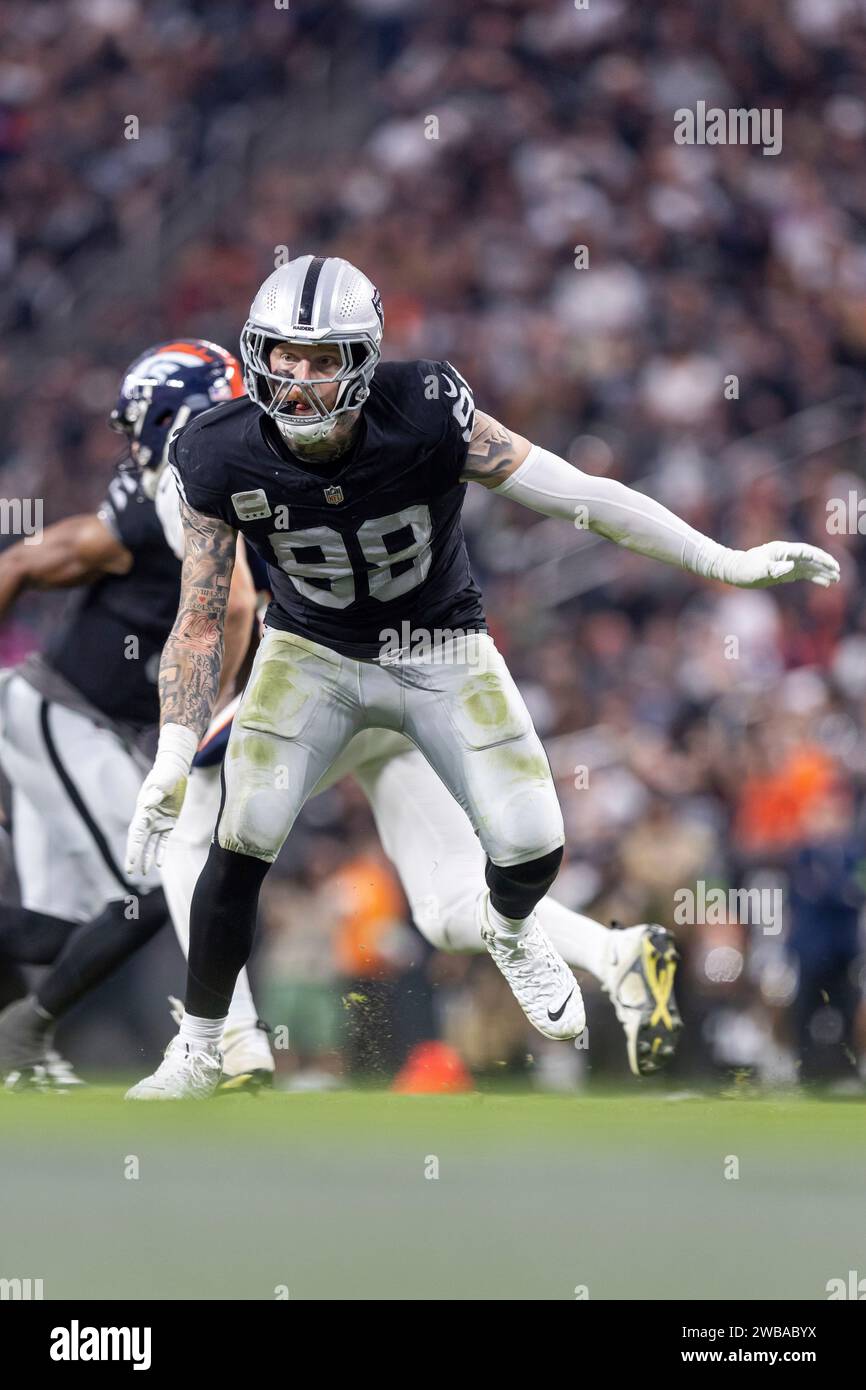 Las Vegas Raiders defensive end Maxx Crosby (98) against the Denver ...