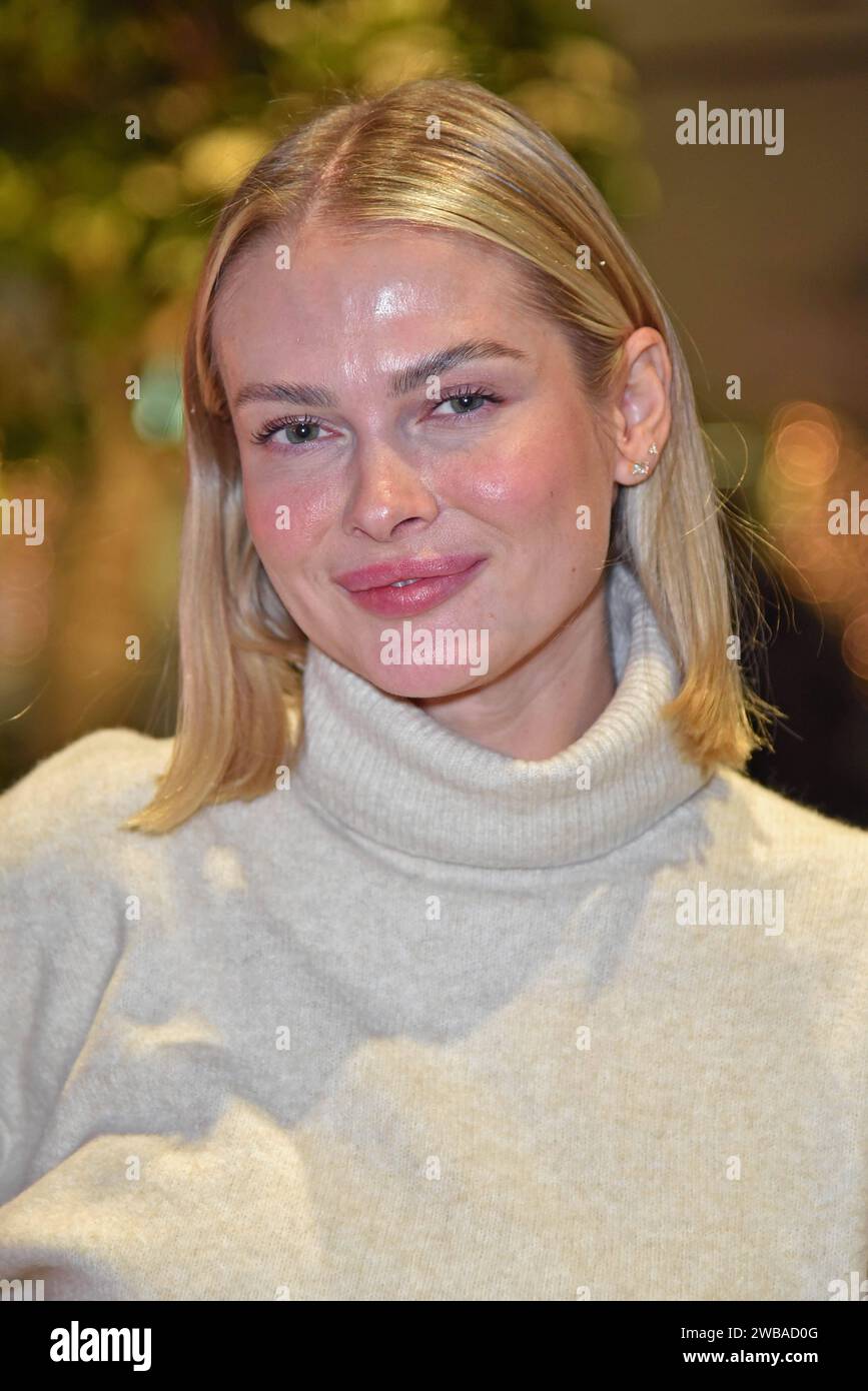Darya Strelnikova - Abflug der Kandidaten nach Australien zur RTL TV ...