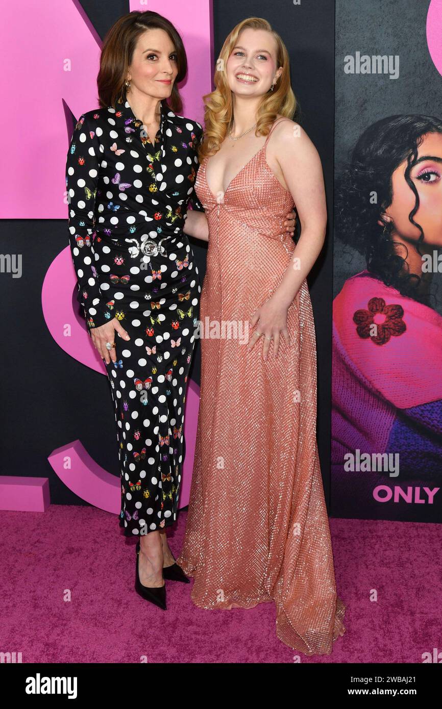 Photo by: zz/NDZ/STAR MAX/IPx 2024 1/8/24 Tina Fey and Angourie Rice at ...