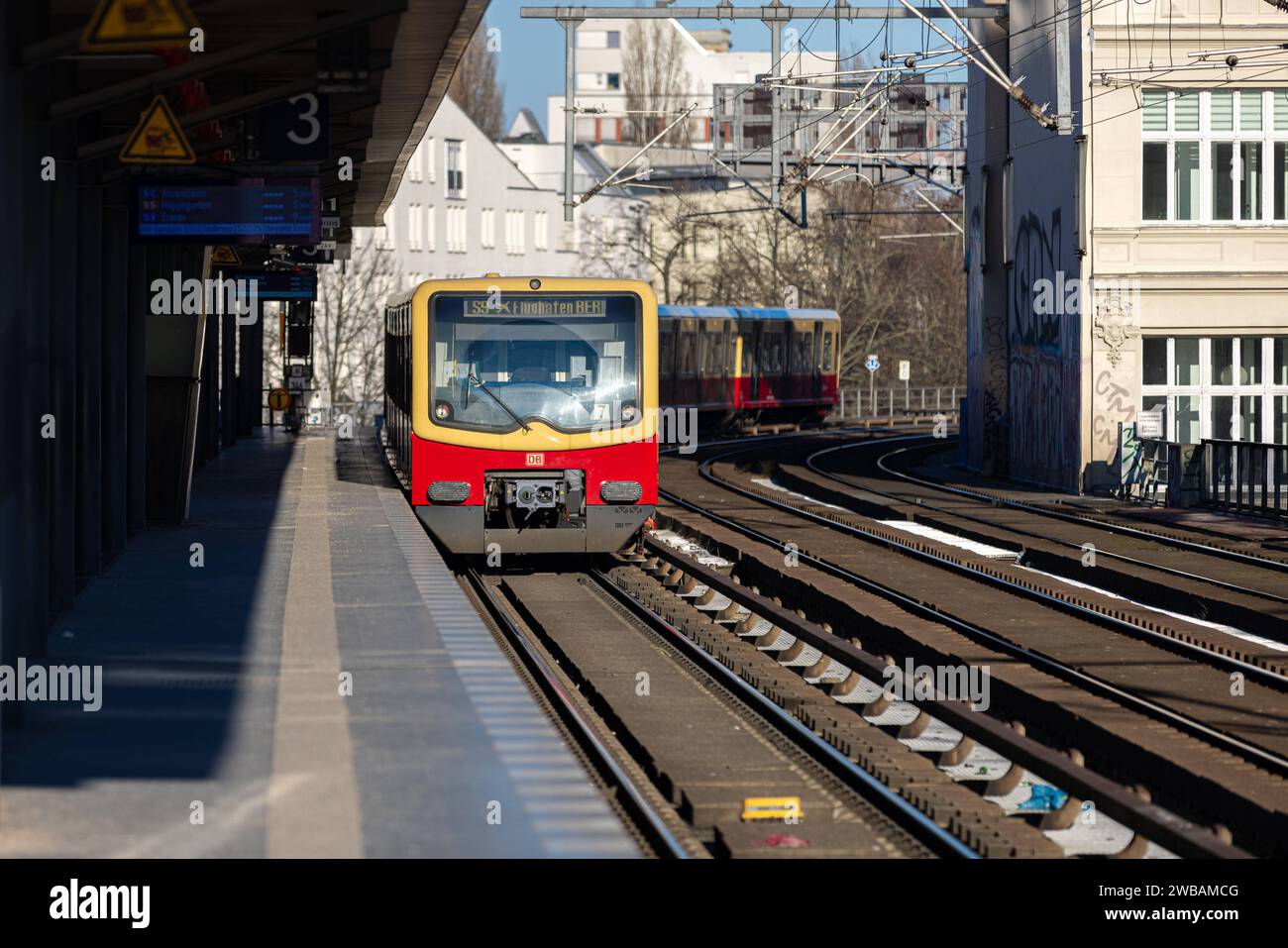Symbolbild Deutsche Bahn Deutschland, Berlin, am 08.01.2024: S-Bahn der ...