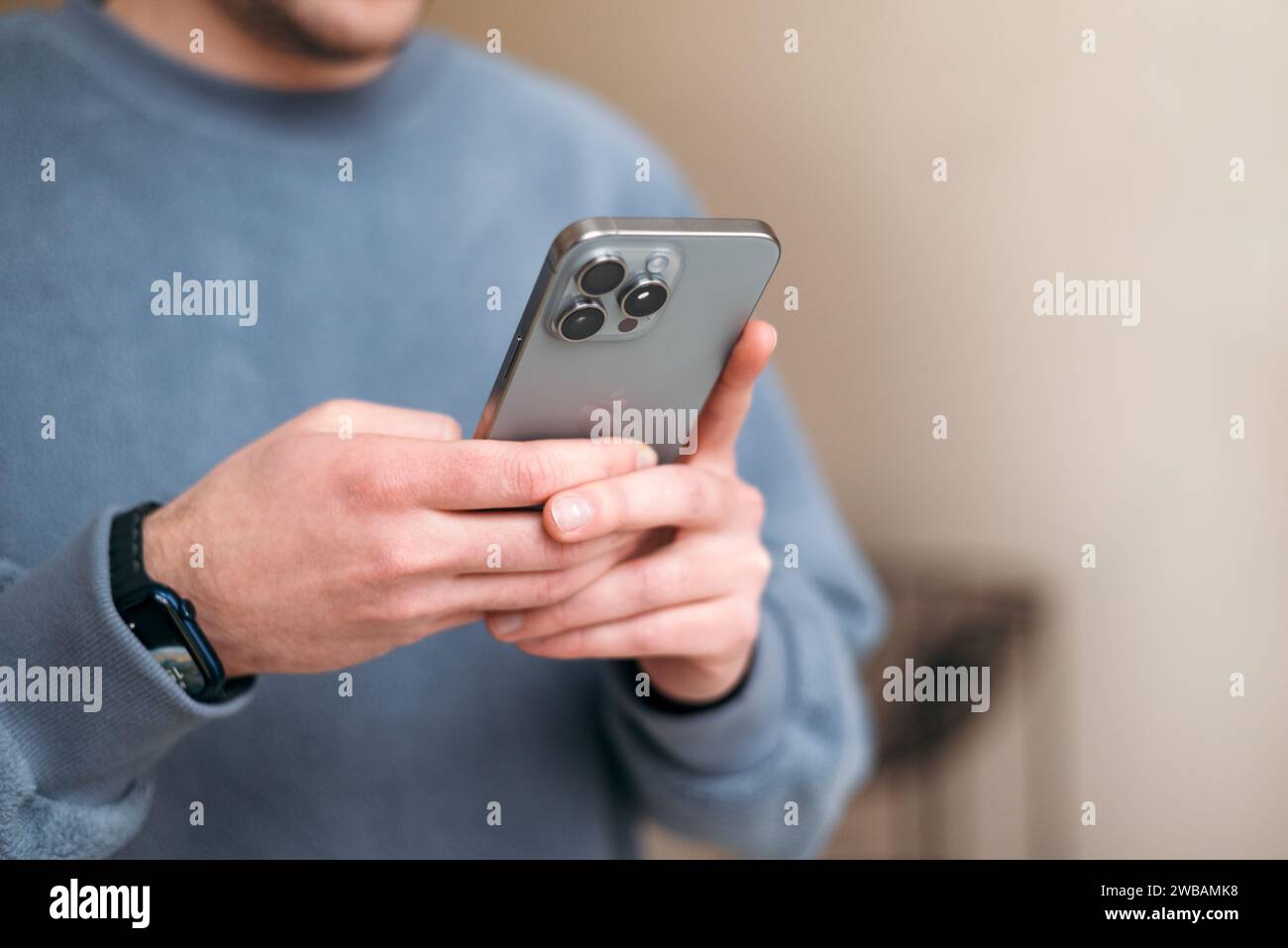 Iphone 15 in hand hi-res stock photography and images - Alamy