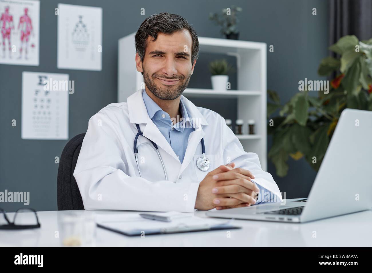 Portrait of happy arabic doctor posing at clinic Stock Photo - Alamy
