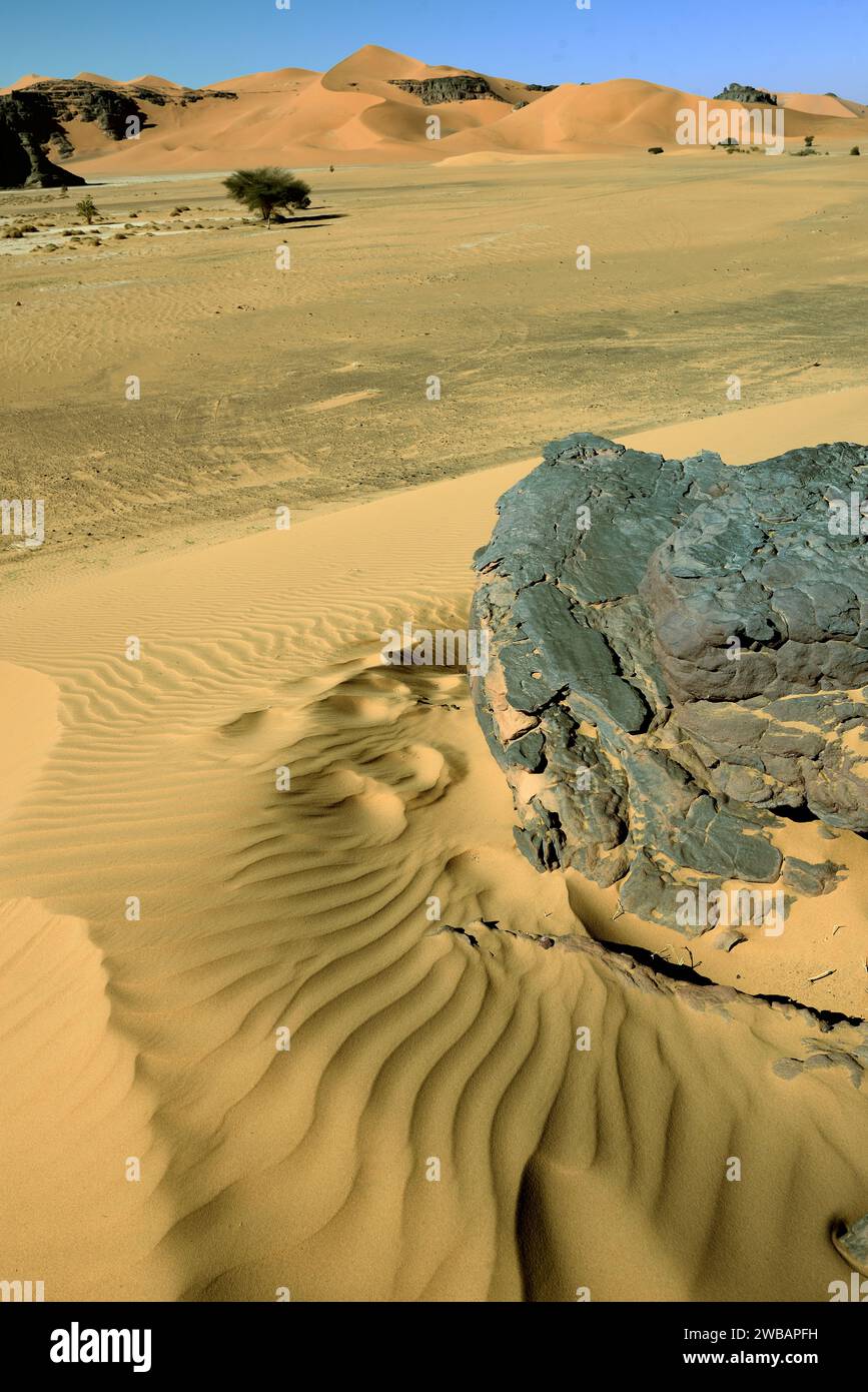 SAHARA DESERT, SAND DUNES AND PATTERNS IN ALGERIA AROUND DJANET OASIS ...