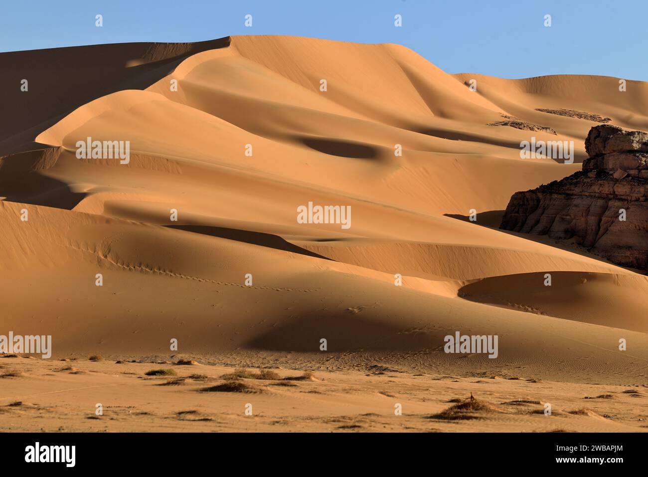 SAHARA DESERT, SAND DUNES AND PATTERNS IN ALGERIA AROUND DJANET OASIS ...