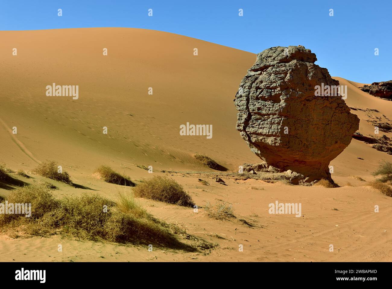 SAHARA DESERT, SAND DUNES AND PATTERNS IN ALGERIA AROUND DJANET OASIS ...