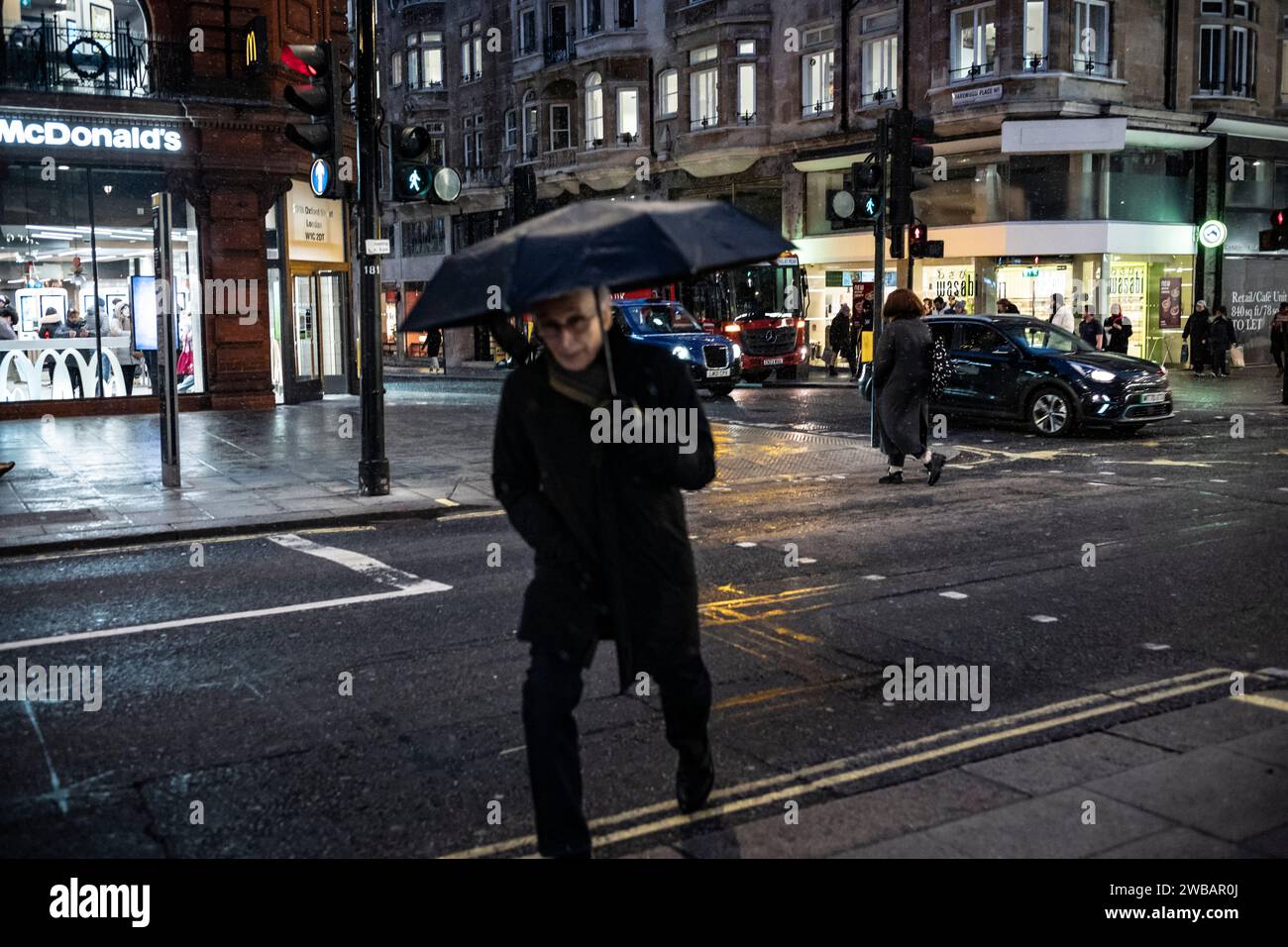 Shoppers brave the cold winter weather during freezing sleet and rain ...