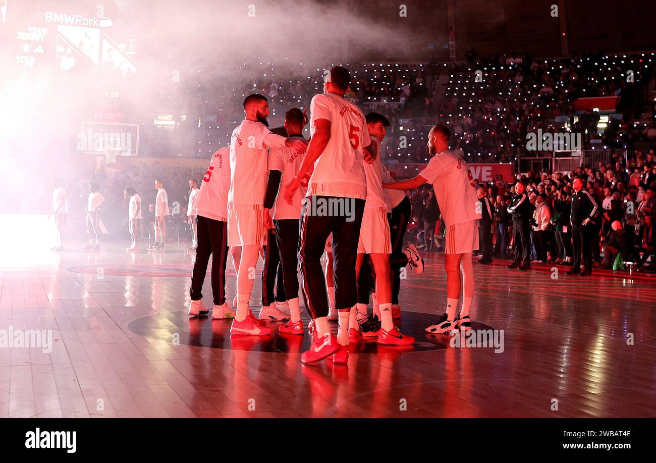 Real Madrid schwoert sich ein. GER, FC Bayern Basketball vs. Real ...