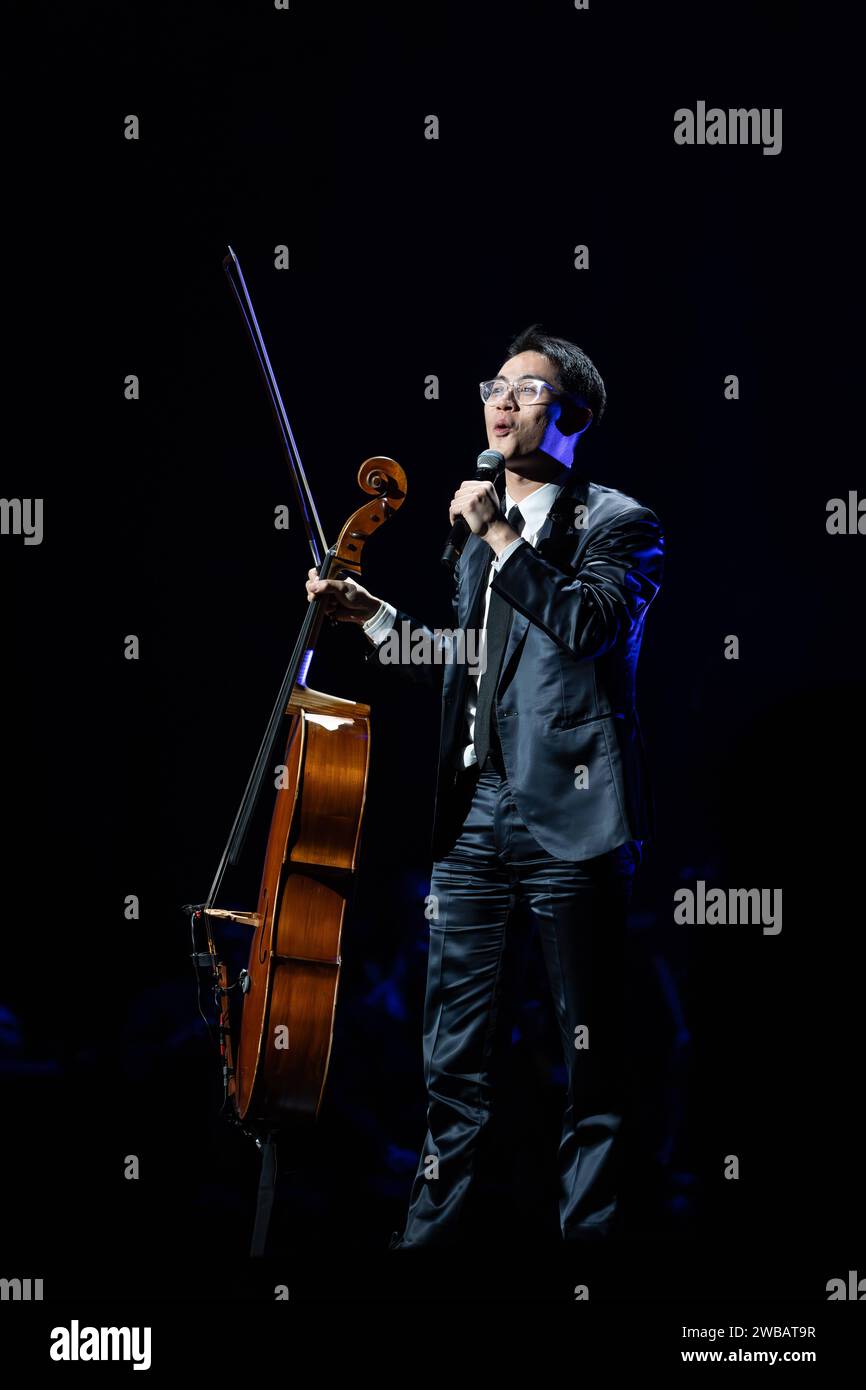 American cellist hi-res stock photography and images - Alamy