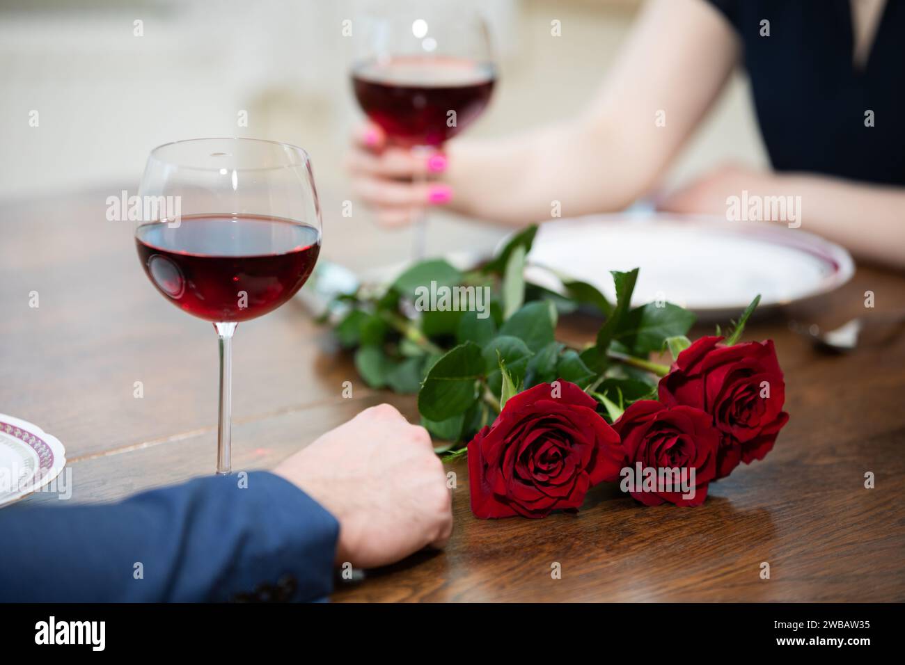 Black man prepared gift hi-res stock photography and images - Alamy