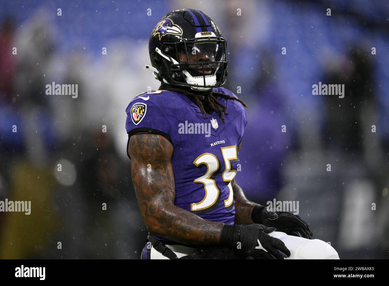 Baltimore Ravens running back Gus Edwards (35) works out before an NFL ...