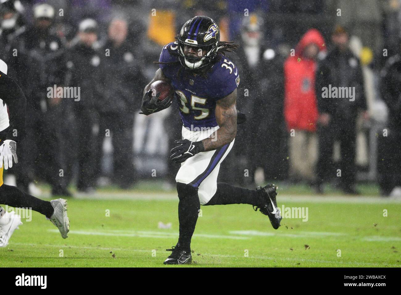 Baltimore Ravens running back Gus Edwards (35) in action during the ...