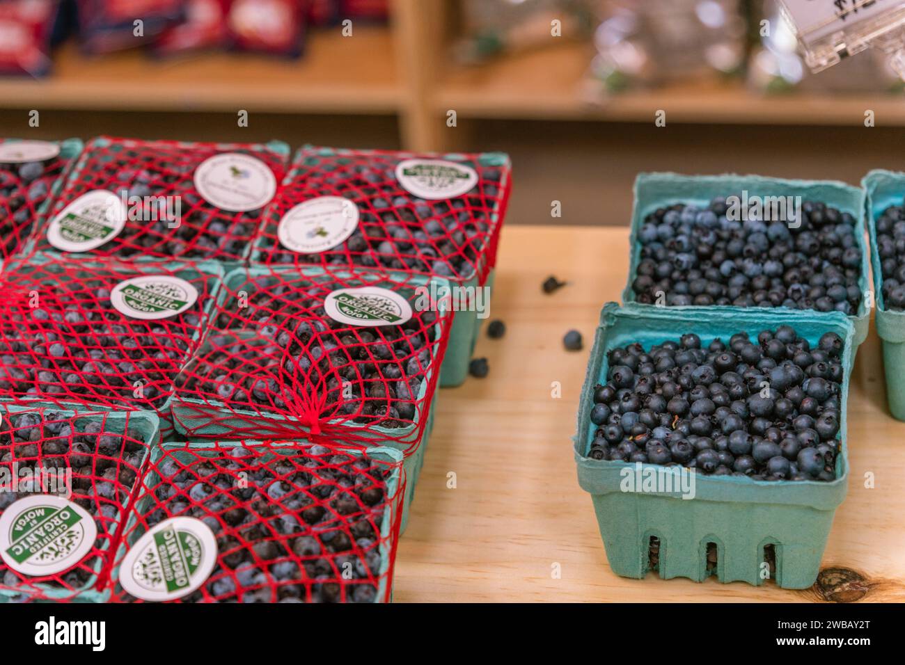 Blueberries grocery store hi-res stock photography and images - Alamy