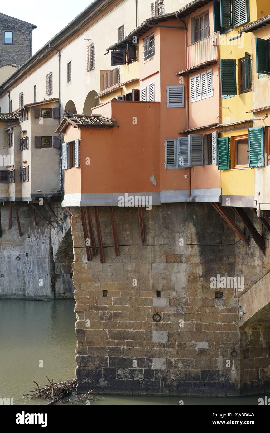 Ponte Vecchio bridge with shops and buildings on the bridge in Florence ...