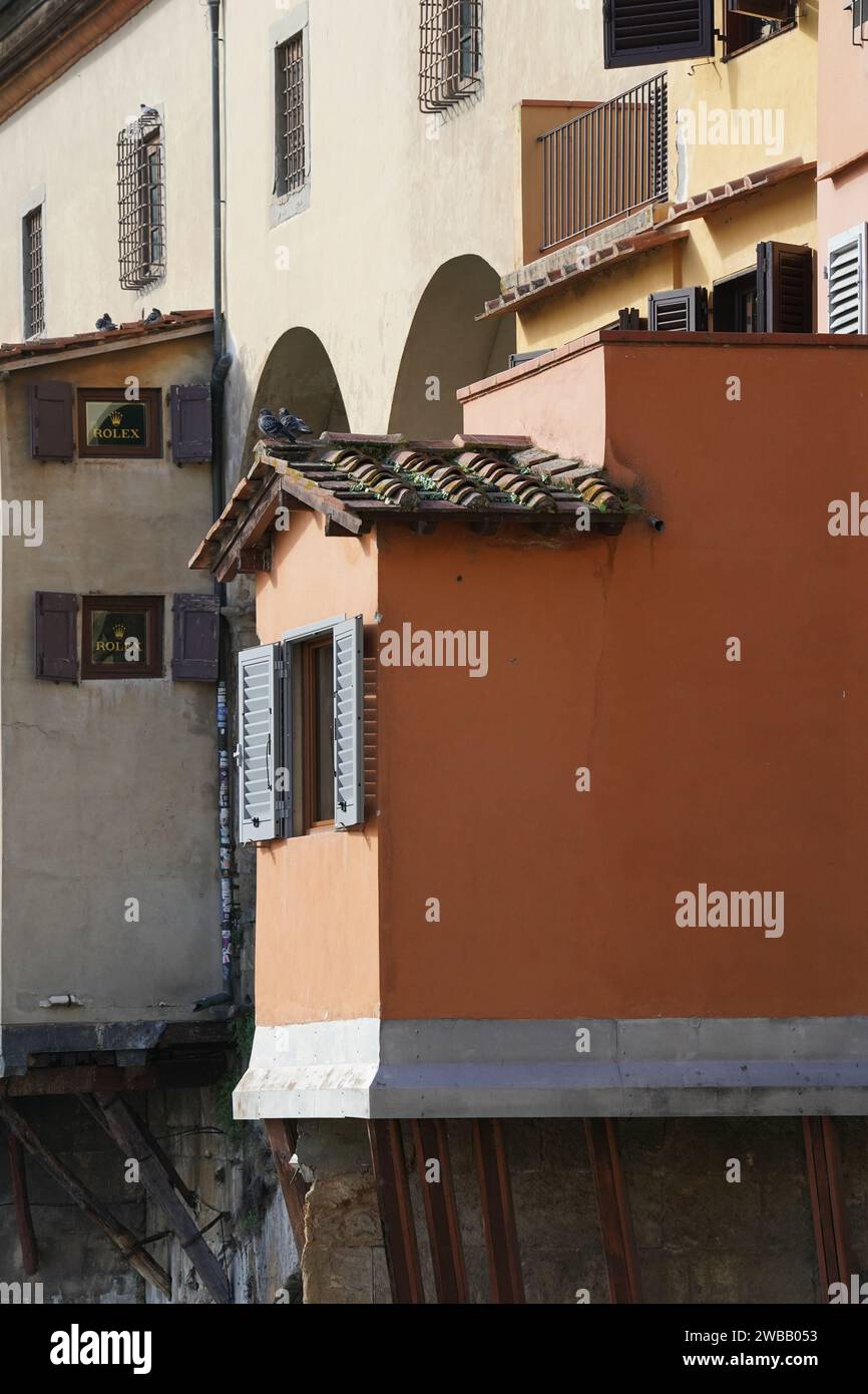 Ponte Vecchio bridge with shops and buildings on the bridge in Florence ...