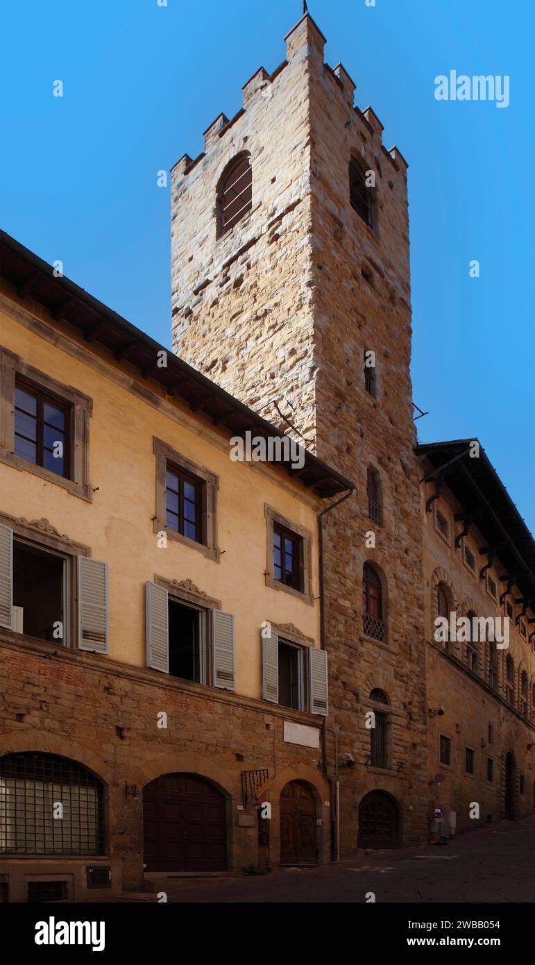Torre casa medieval hi-res stock photography and images - Alamy