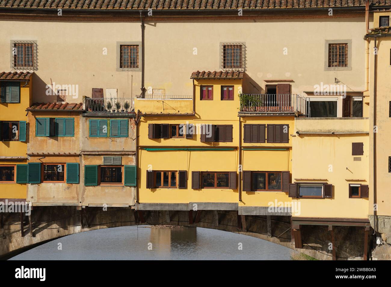 Ponte Vecchio bridge with shops and buildings on the bridge in Florence ...