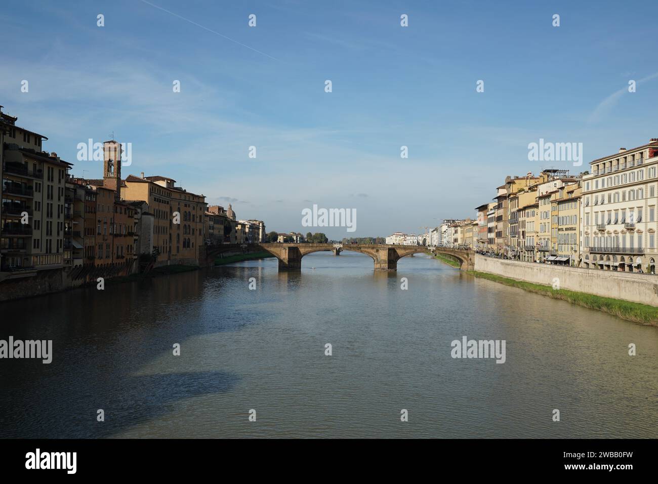 Ponte Vecchio bridge with shops and buildings on the bridge in Florence ...